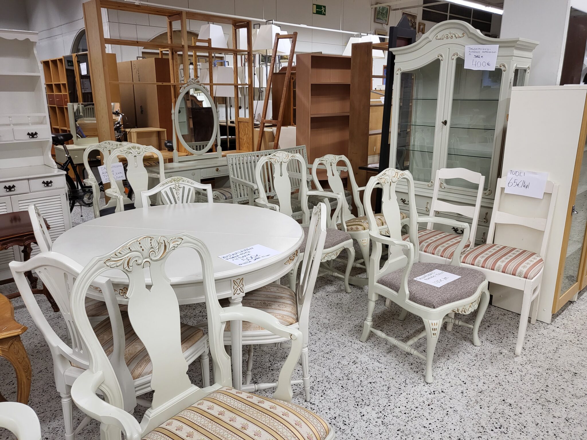 HUONEKALUT - Huonekalumesta