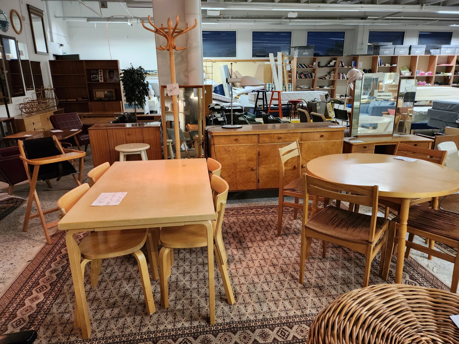 VINTAGE HUONEKALUT - Huonekalumesta