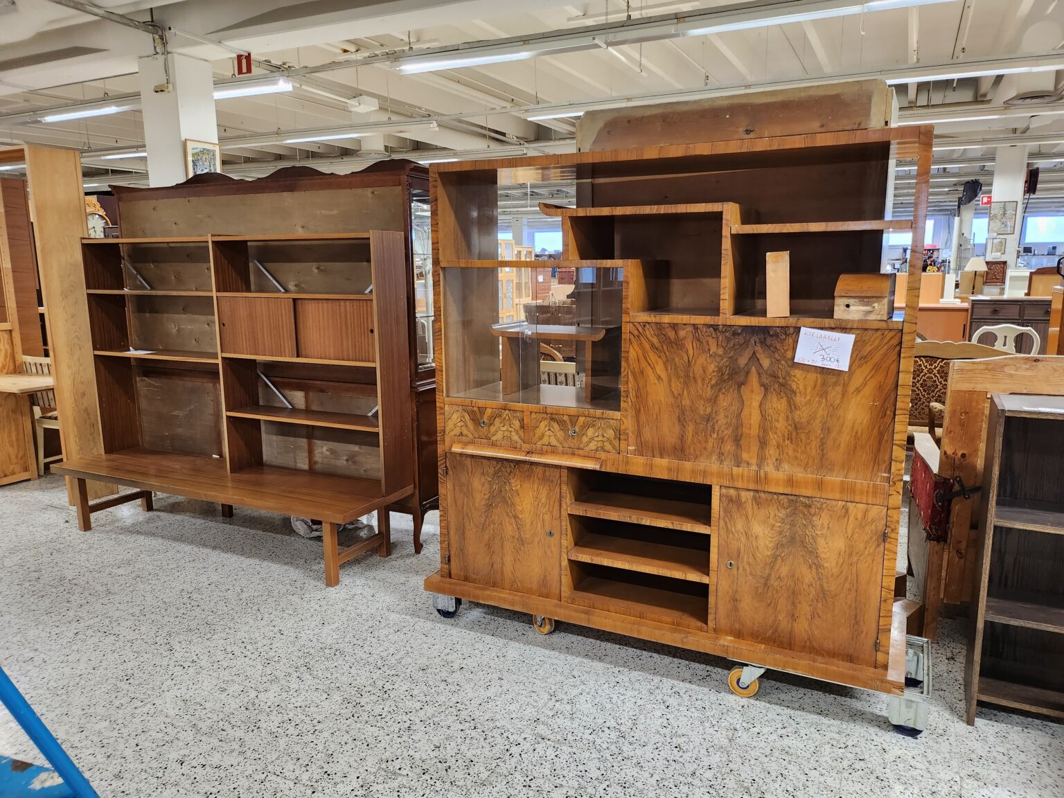 HUONEKALUT - Huonekalumesta